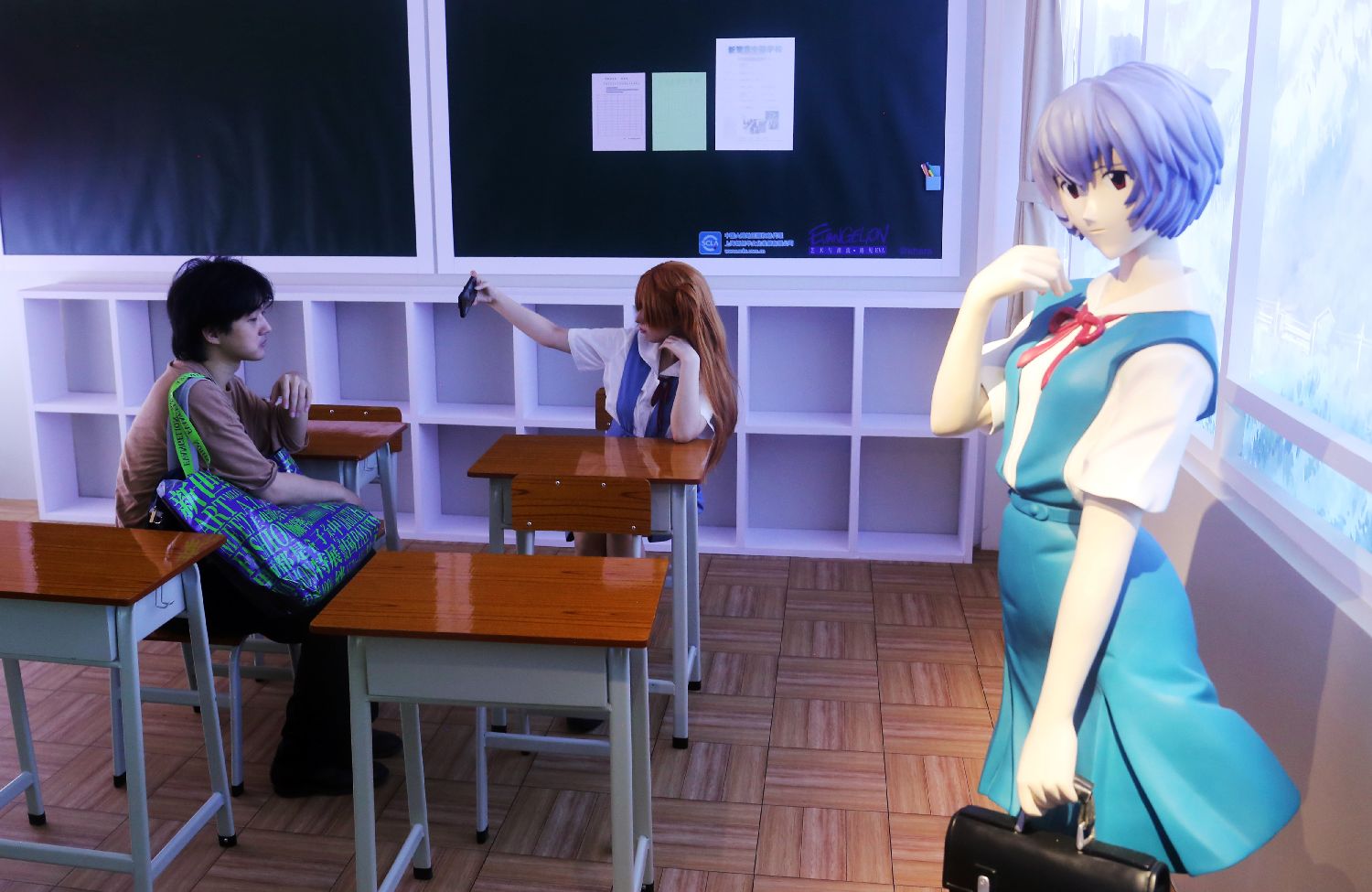 “遇见EVA中国首展”登陆上海